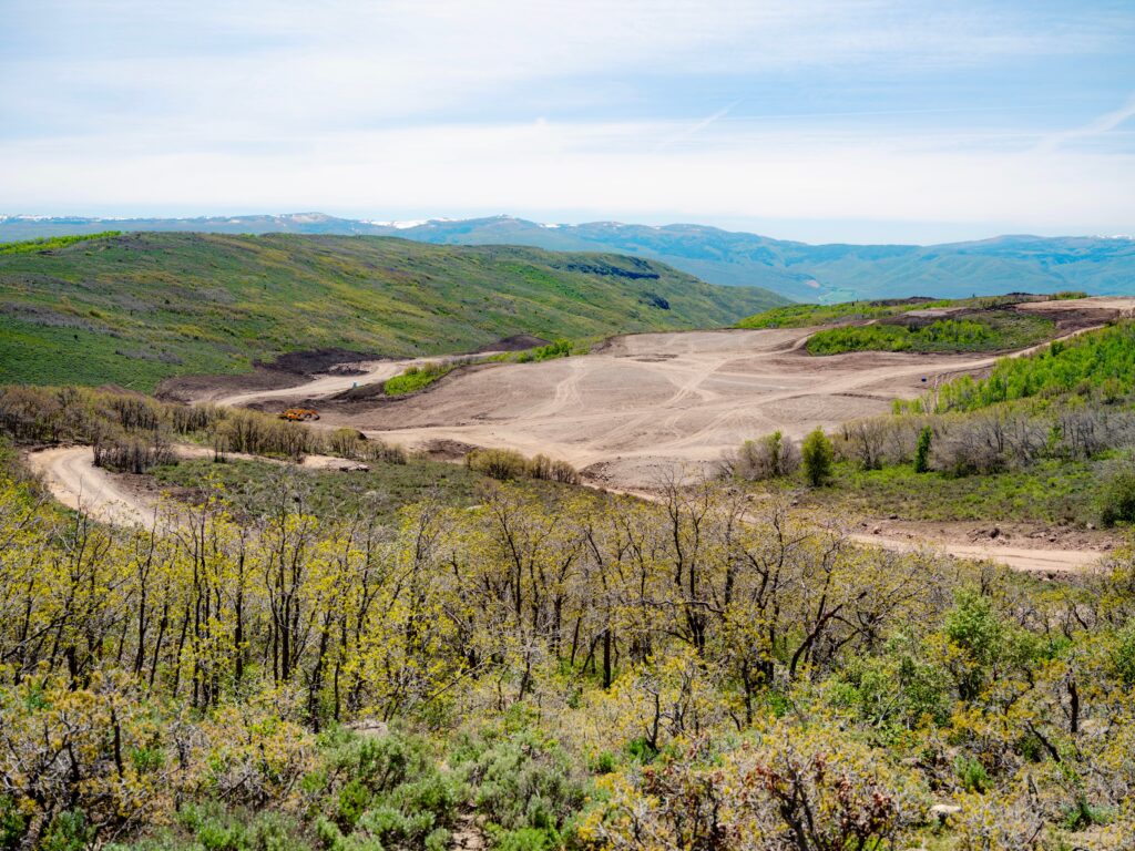 Tiger Woods Visits Utah Club for Course Walkthrough - Club + Resort ...