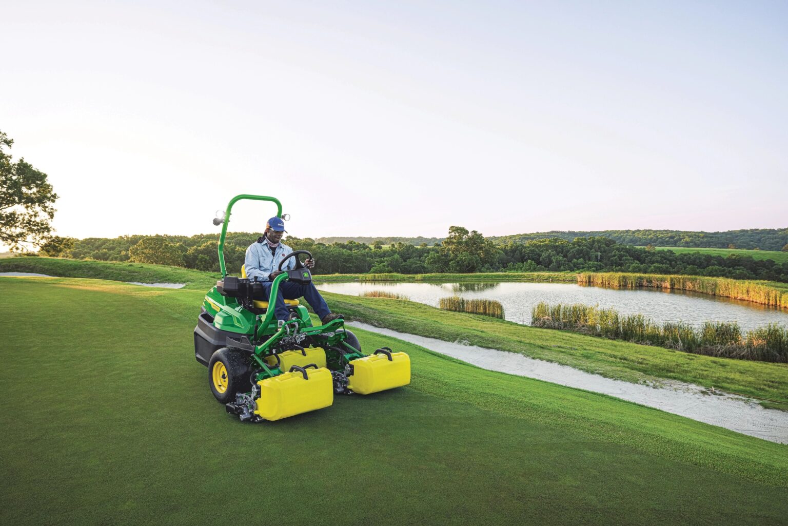 John Deere—2775 E-Cut™ Electric Triplex Mower - Club + Resort Business